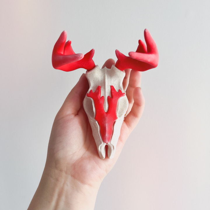 3D Printable Deer Skull Dice Tower by Layersingreen