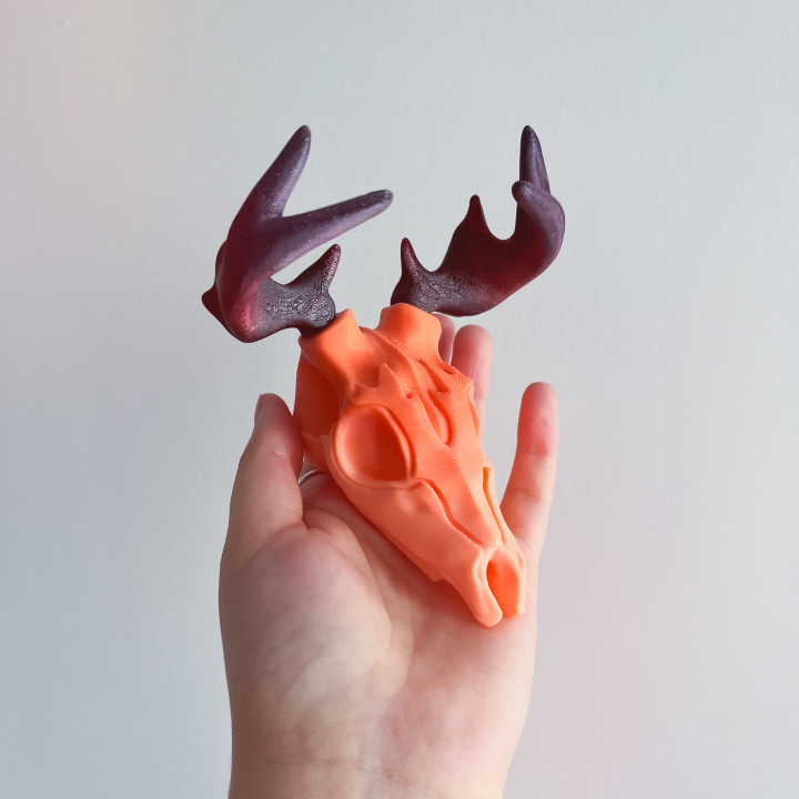 3D Printable Deer Skull Dice Tower by Layersingreen