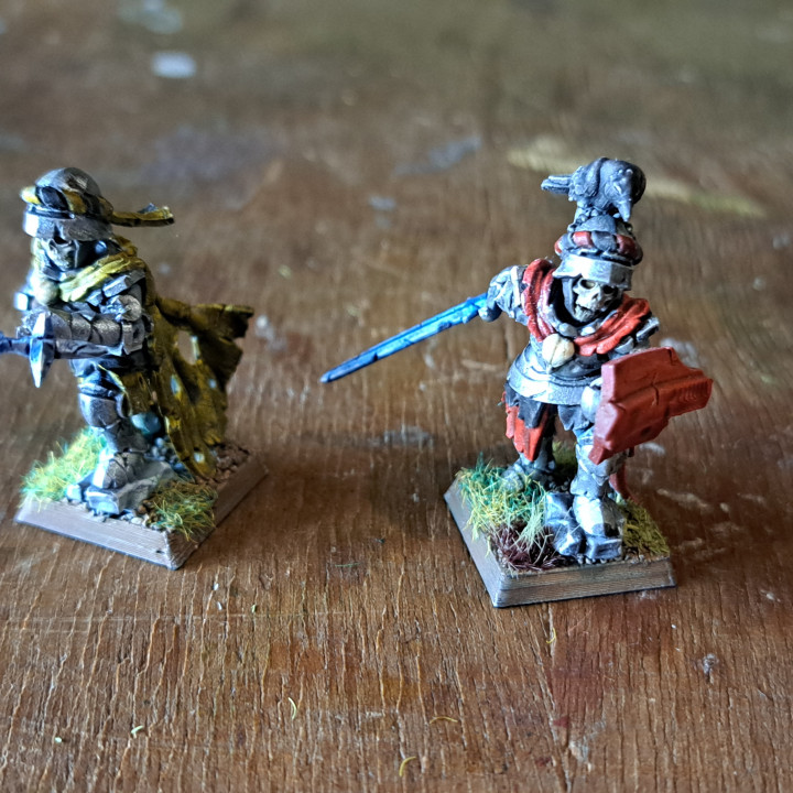 3D Printable Revenant King miniature (32mm, modular) by Juhász Gergely