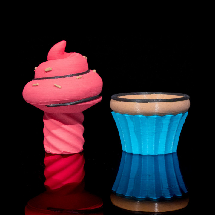 3D Printable 2/3D Cupcake Container by Stlflix