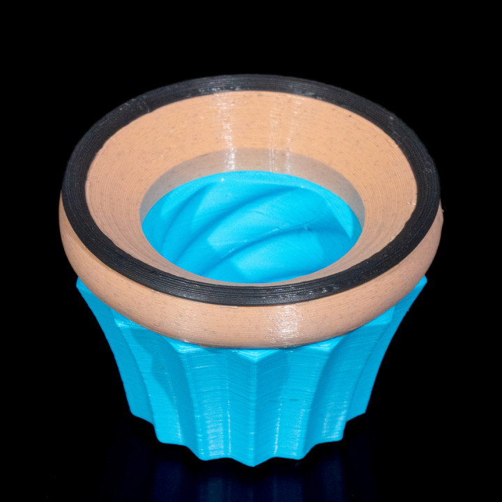 3D Printable 2/3D Cupcake Container by Stlflix