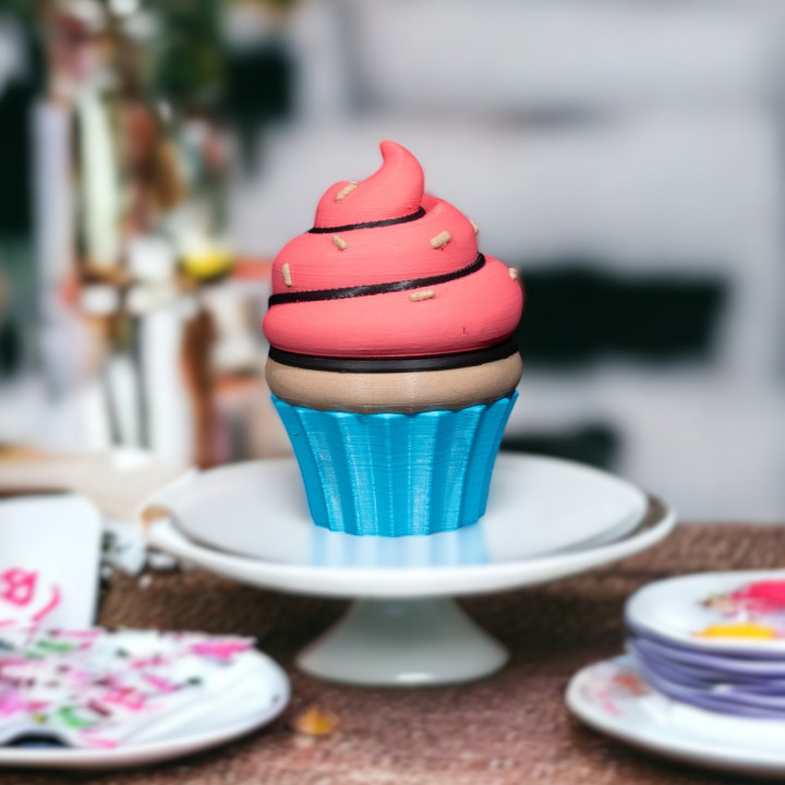 3D Printable 2/3D Cupcake Container by Stlflix