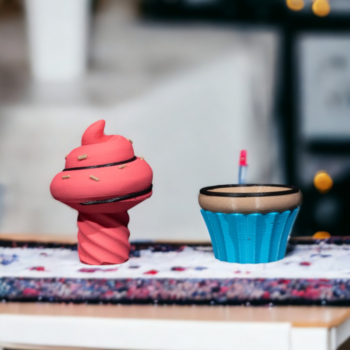 3D Printable 2/3D Cupcake Container by Stlflix