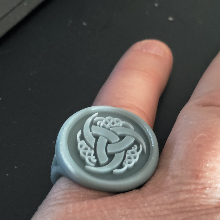 3D Printable Signet Ring by Larry Stewart