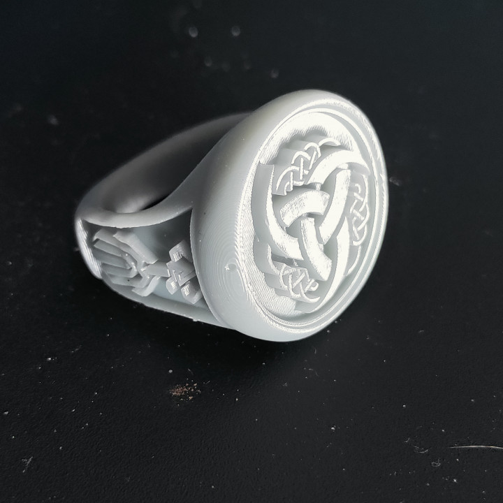 3D Printable Signet Ring by Larry Stewart