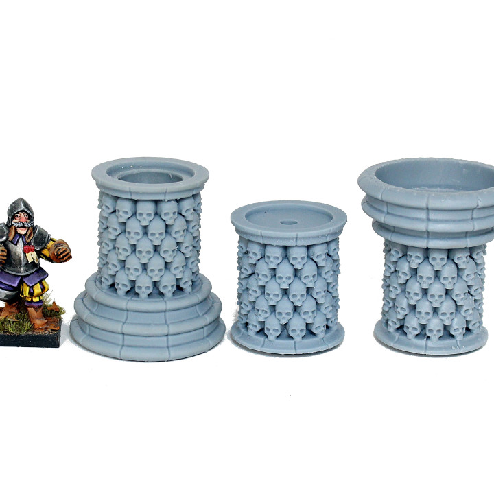 3D Printable Column of skulls by MOMminiatures