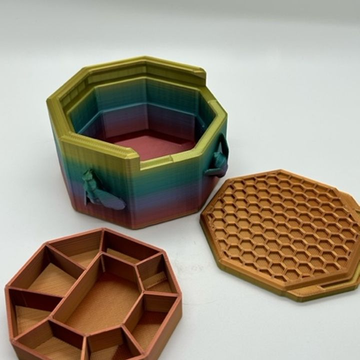 3D Printable Bee Trinket Box by Jeanne OBryan