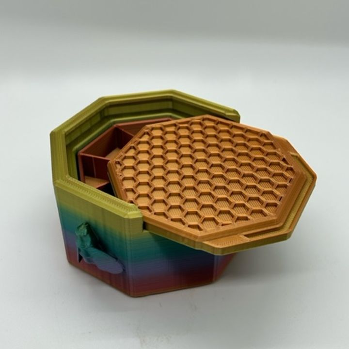 3D Printable Bee Trinket Box by Jeanne OBryan