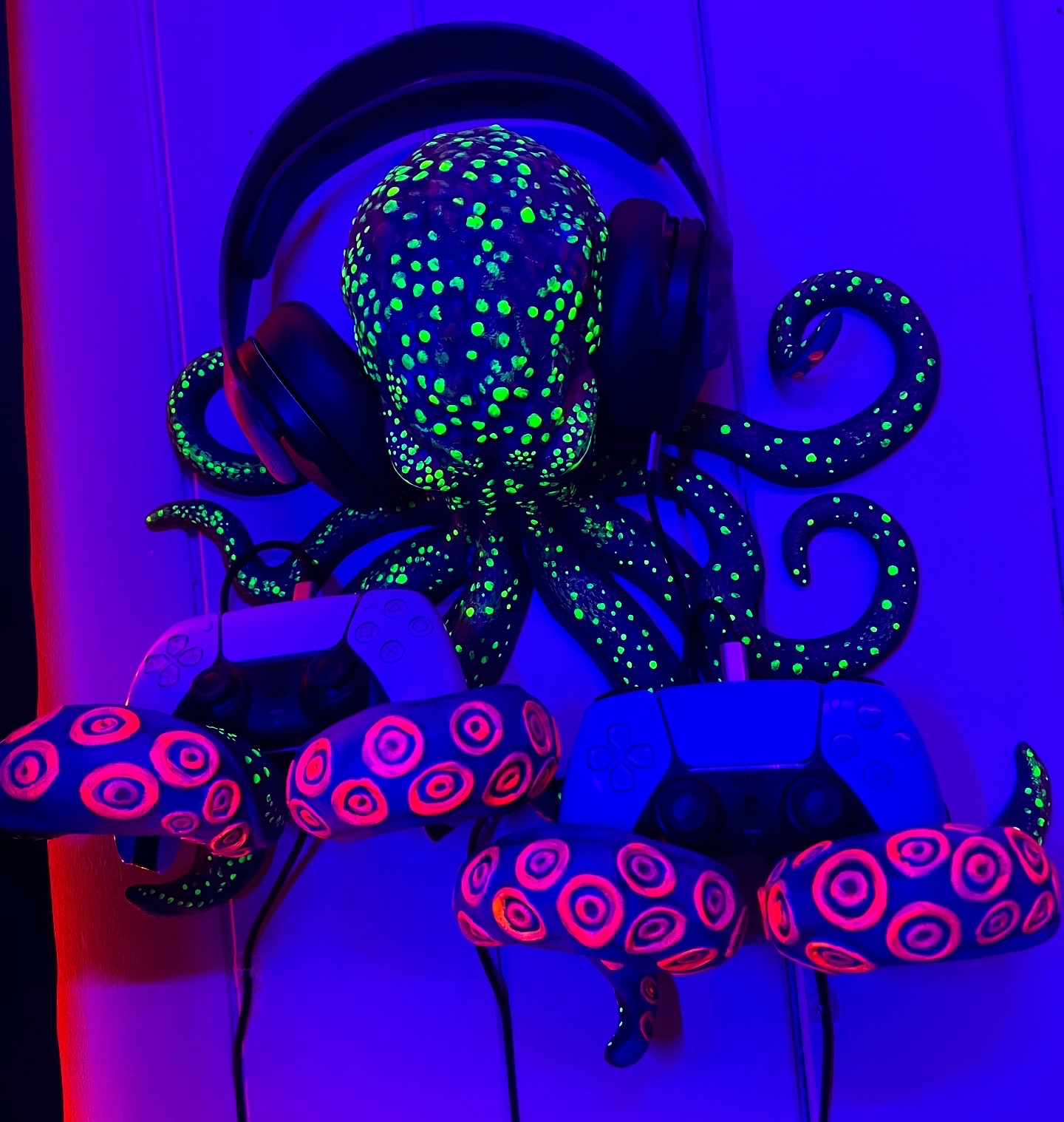 3D Printable Octopus Controller & Headphone Holder by Stlflix