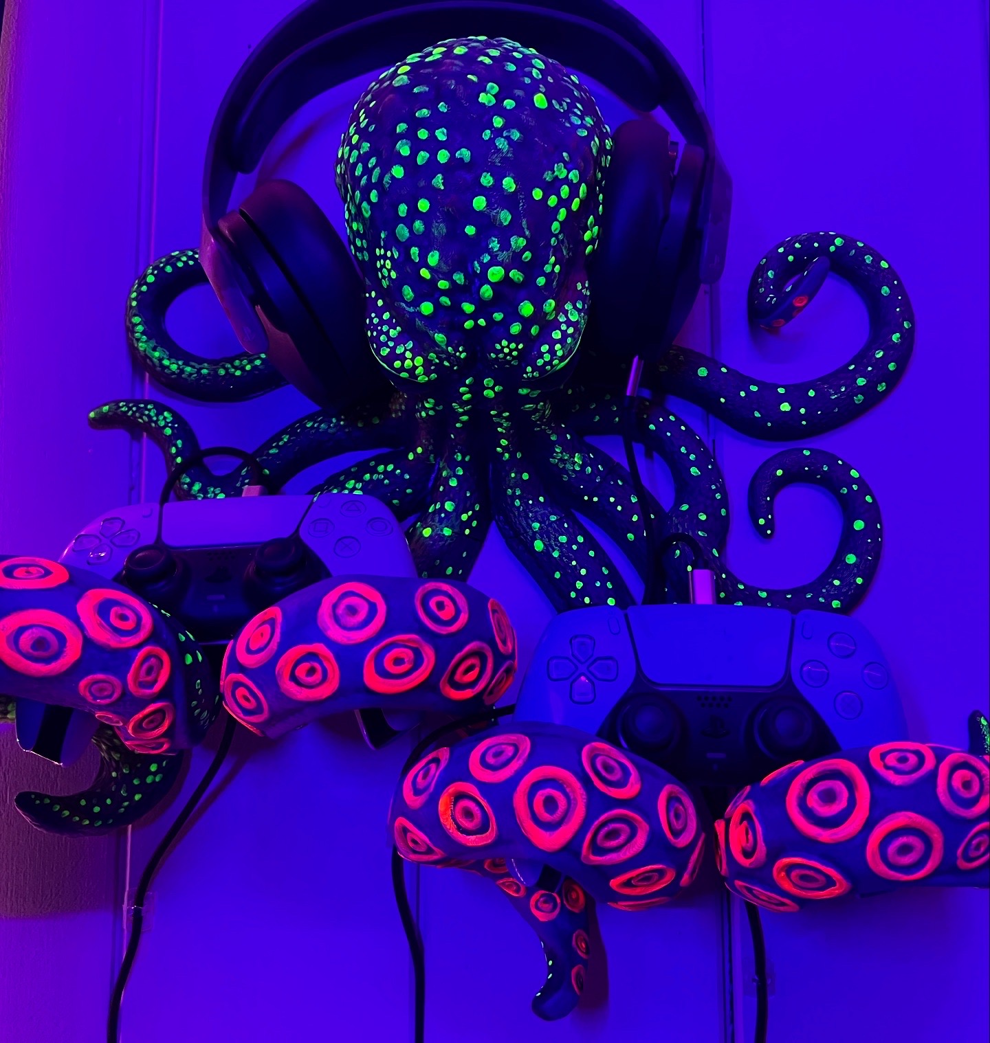 3D Printable Octopus Controller & Headphone Holder by Stlflix