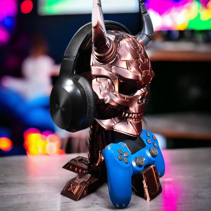 3D Printable Sci-fi Skull Controller & Headphone Holder by Stlflix