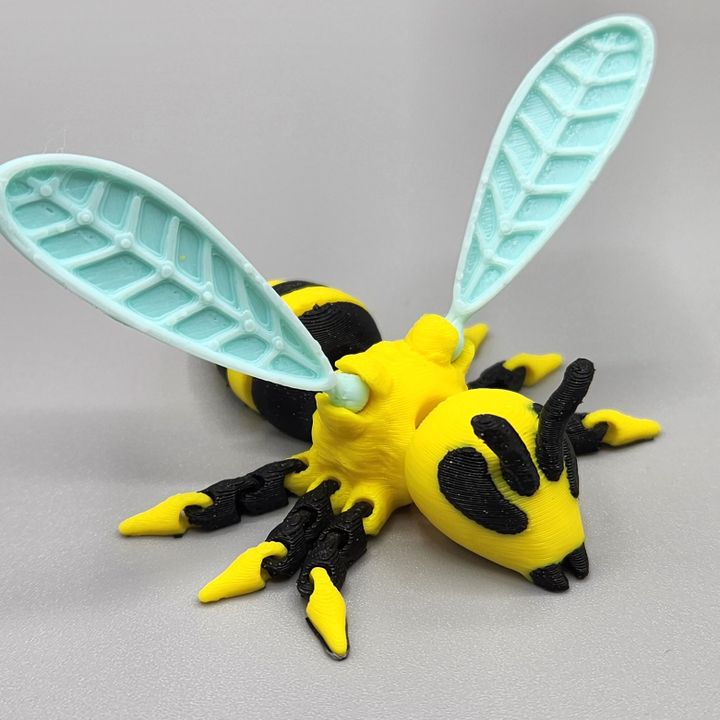 3D Printable Cute Flexi Bee And Bee keychain Variant by Fillifuu
