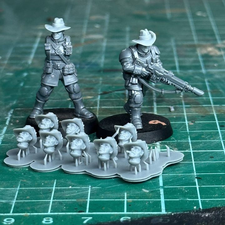 3D Printable Slouch Hat Heads Male x10 by Victoria