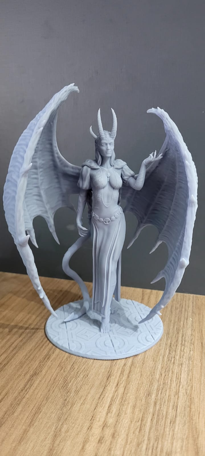 3D Printable Zinora, the Temptress of Hearts by Artificers_Mini