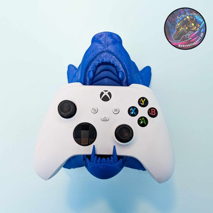 3D Printable Wolf Head Controller Holder by Kirsten M