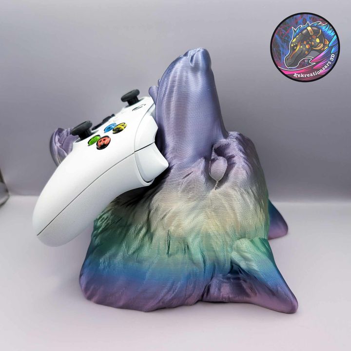3D Printable Wolf Head Controller Holder by Kirsten M