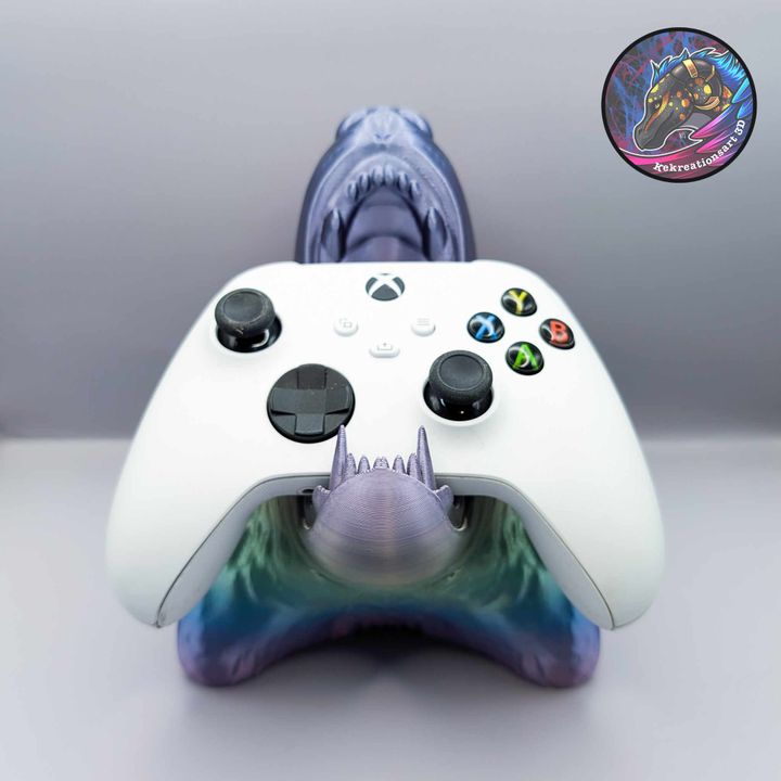 3D Printable Wolf Head Controller Holder by Kirsten M