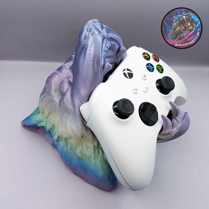 3D Printable Wolf Head Controller Holder by Kirsten M
