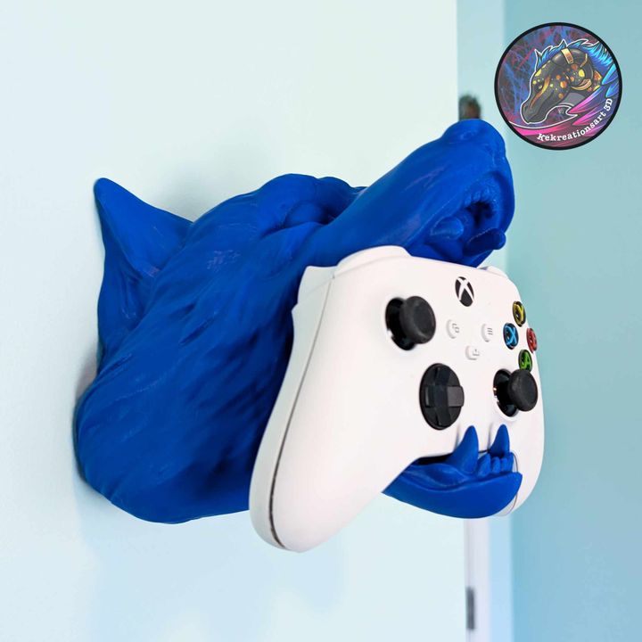 3D Printable Wolf Head Controller Holder by Kirsten M