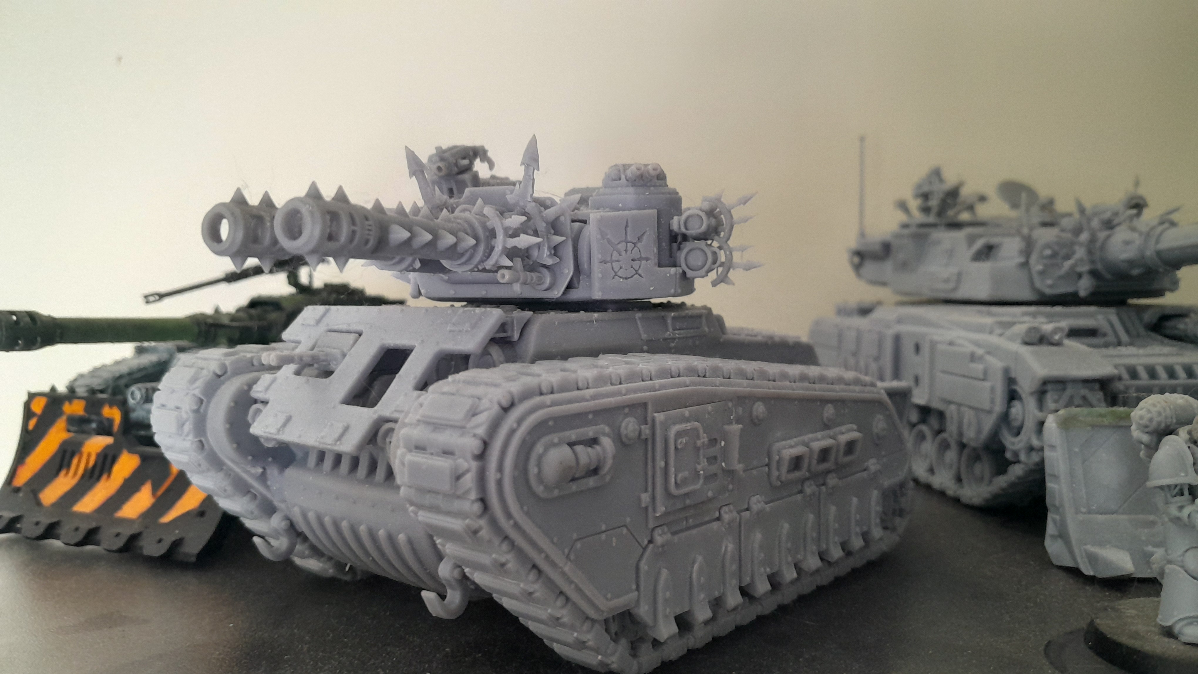 3D Printable Enourmous Imperial Heavy Tank [PRESUPPORTED] by AlpineWeiss3D
