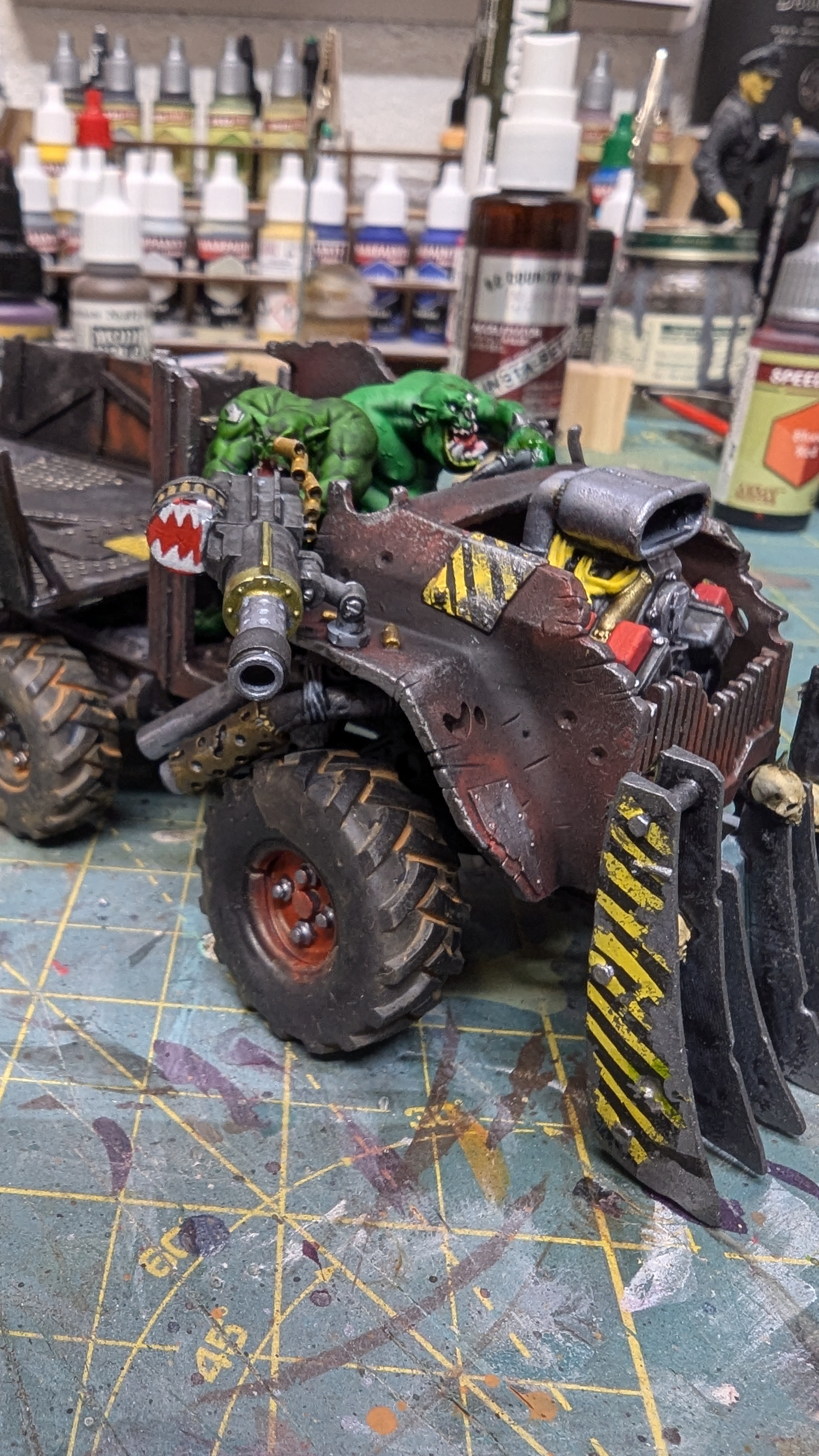 3D Printable Orc scrap truck (pre-supported) by MEZGIKE