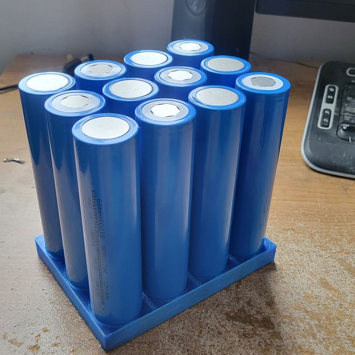 3D Printable Tray/Jig For Twelve 32140 Battery Cells For DIY Battery ...