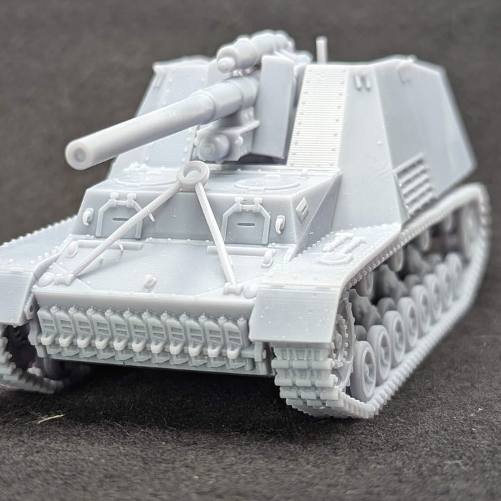 3D Printable SPG Hummel (Sd.Kfz.165) + 3 Tankmen (Germany, WW2) by ...