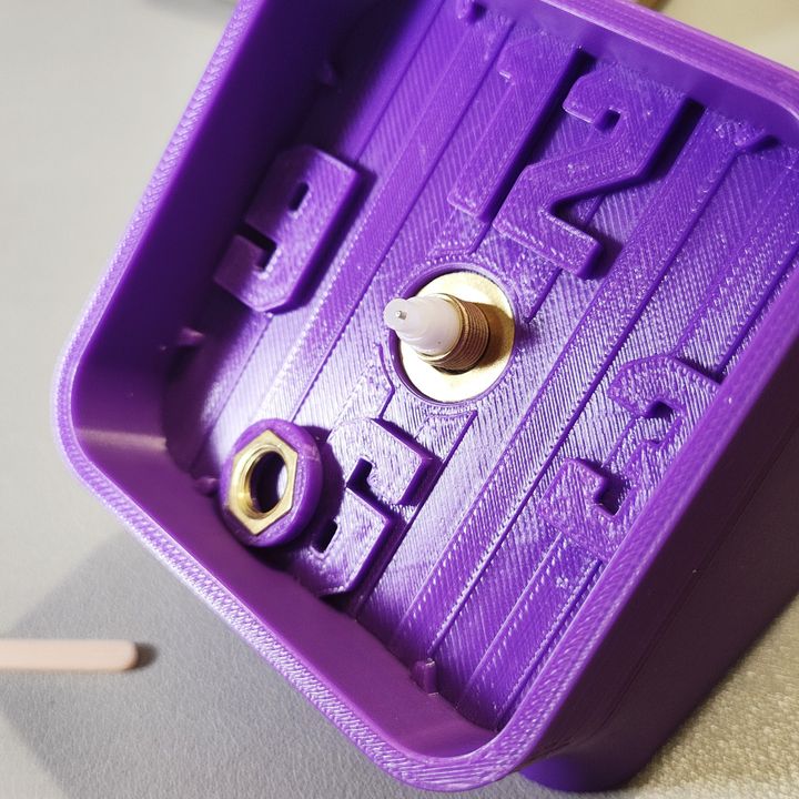 3D Printable Small Table Clock by MING