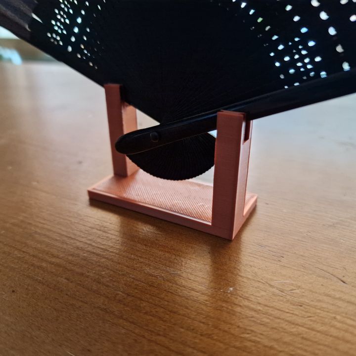 3D Printable Sensu (japanse hand fan) stand by Kevin de Bie (Kevinsky86)