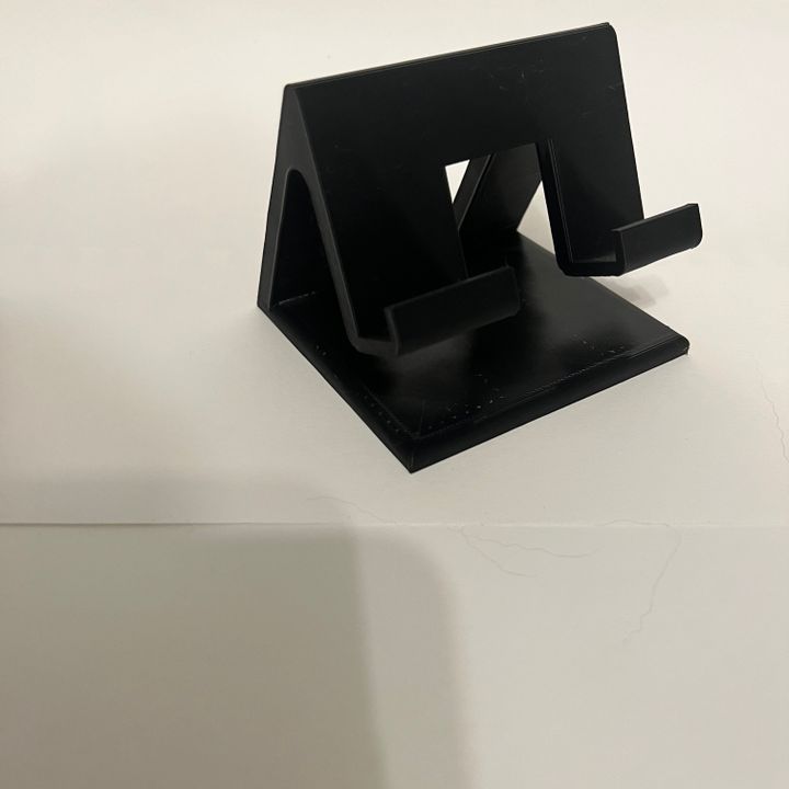 3D Printable Phone Stands (Support Free) by Nightmare Artifacts