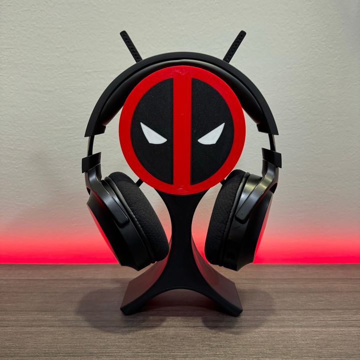 3D Printable Fortnite Headset Stand by Khurram