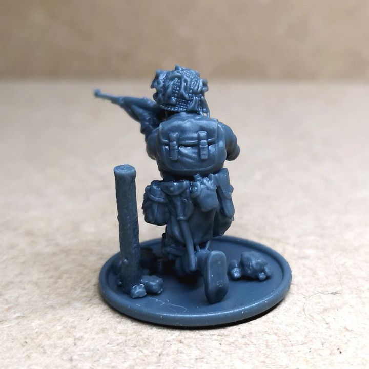 3D Printable WW2 28mm US Paratrooper firing M1 carbine (MODUL-HEAD) by ...