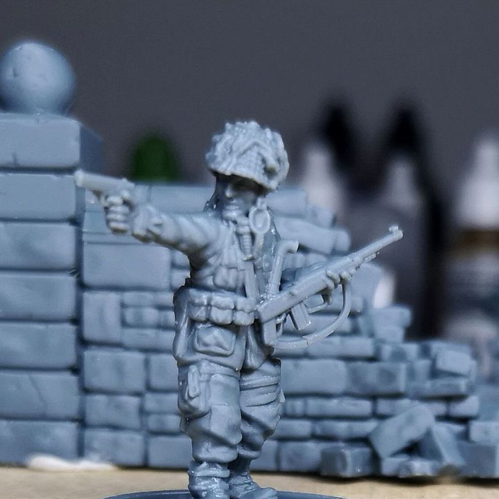 3D Printable 28mm US OFFICER with COLT 45 and M1 Carbine by Colonel Muller
