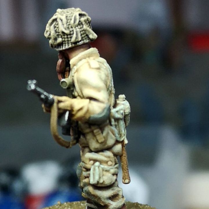 3D Printable 28mm US OFFICER with COLT 45 and M1 Carbine by Colonel Muller