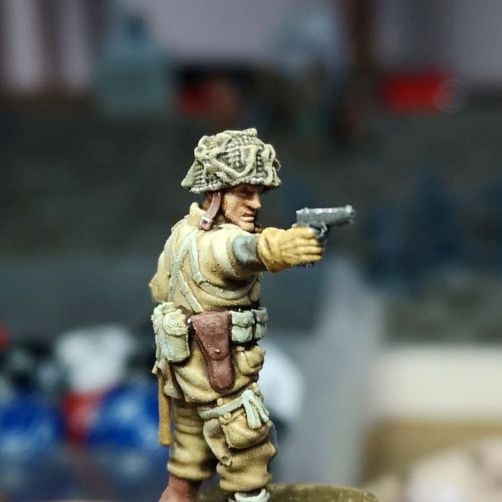 3D Printable 28mm US OFFICER with COLT 45 and M1 Carbine by Colonel Muller