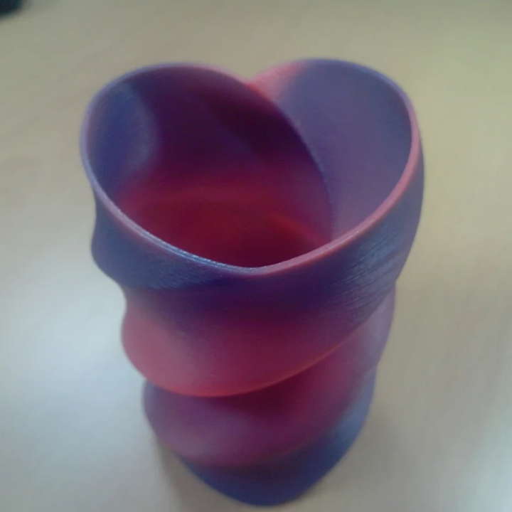 3D Printable Valentines heart vase by junnebunne
