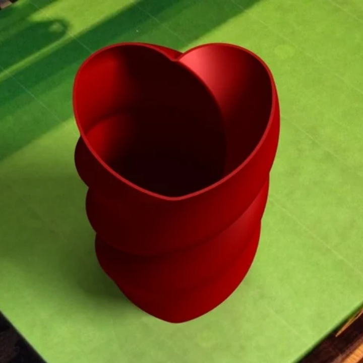 3D Printable Valentines heart vase by junnebunne