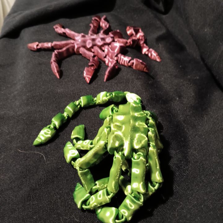 3D Printable Flexi Face Hugger - print in place - Fidget toy by tim