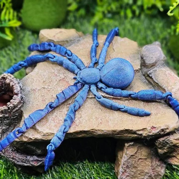 3D Printable ARTICULATED 360 TWISTY SPIDER by MELS 3D LABS