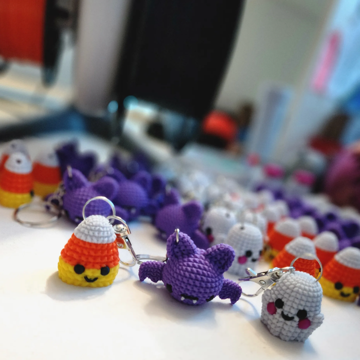 3D Printable knitted halloween keychains by Myron