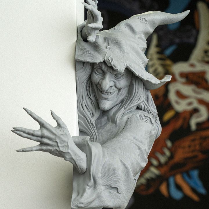 3D Printable Sneaky Witch by Stlflix