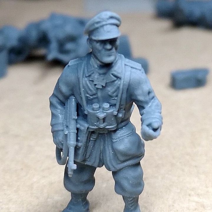 3D Printable WW2 28mm COLONEL VON DER HEYDTE HQ by Colonel Muller