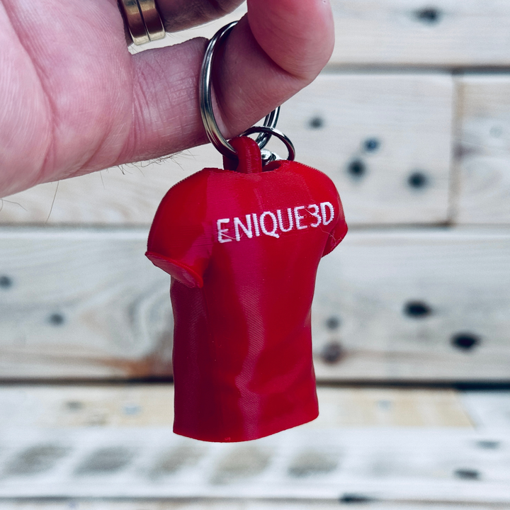 3D Printable T-Shirt KEYCHAIN (with editible text) by ENIQUE3D