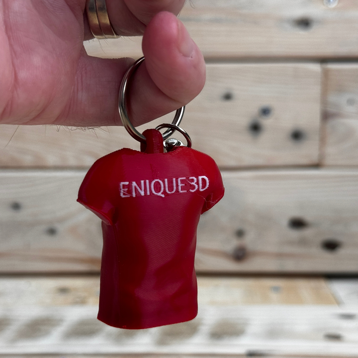 3D Printable T-Shirt KEYCHAIN (with editible text) by ENIQUE3D
