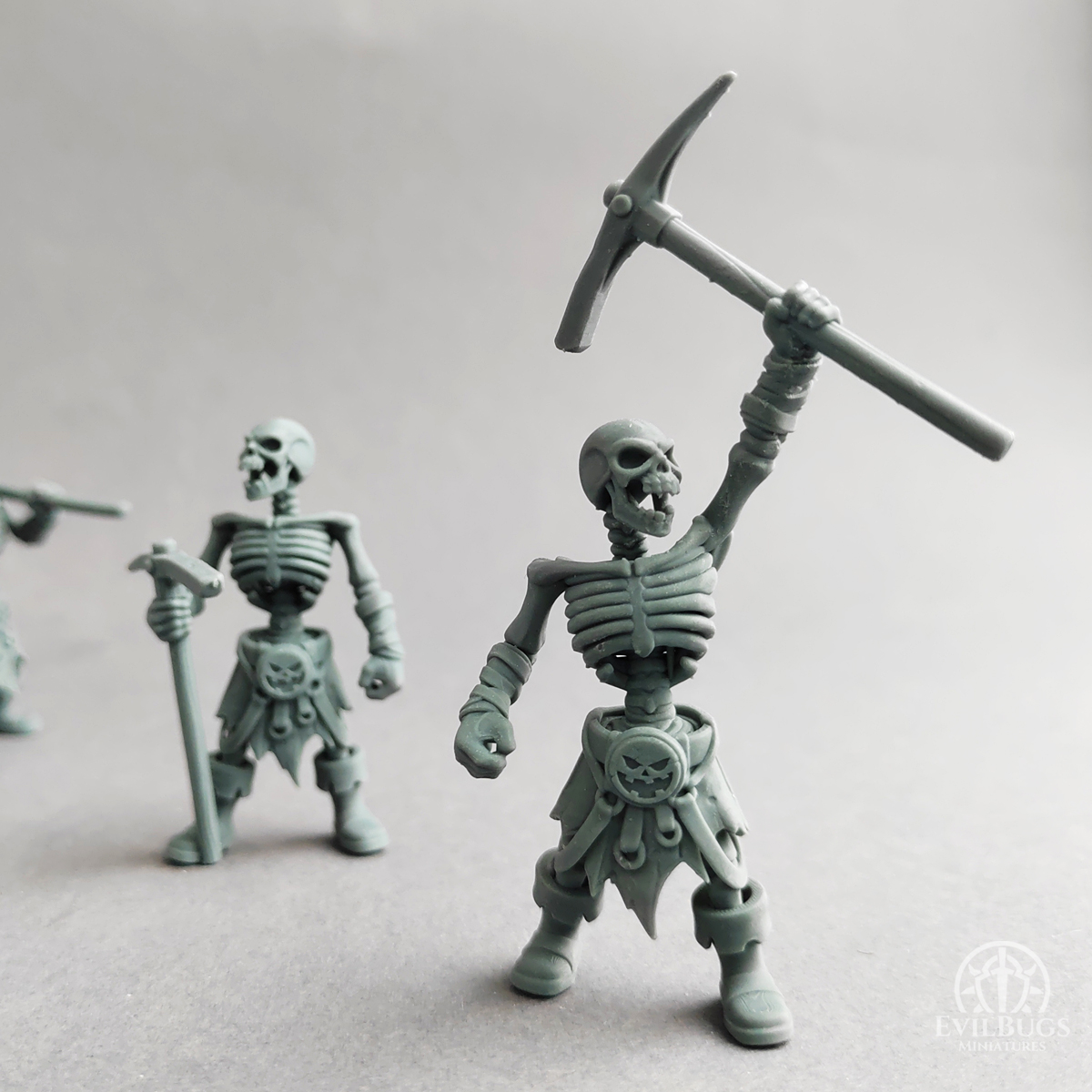 3D Printable Skeleton Grave Keeper 28mm/32mm/54mm by EvilBugs