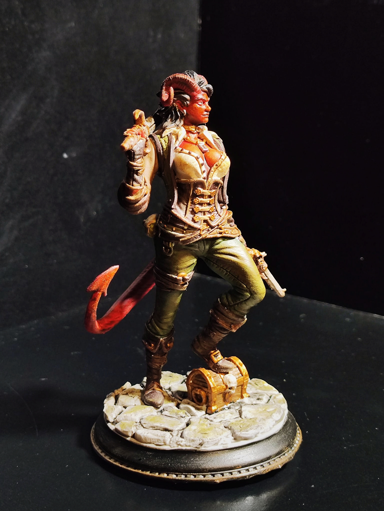 3D Printable Tiefling Rogue Scoundrel - Syntheia the Daring by DM Stash