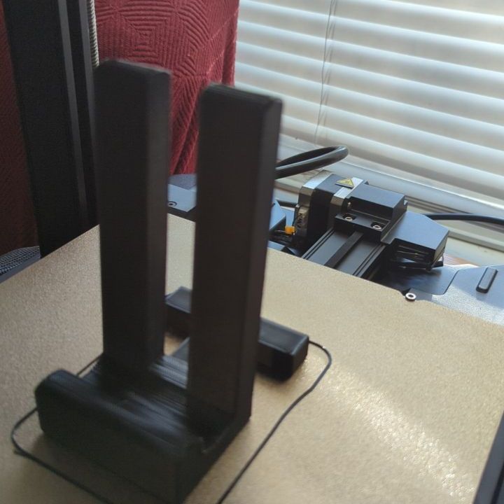 3D Printable Portable monitor stand (small, simple, and boxy) by Rudy