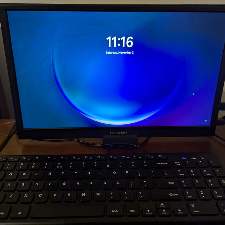 3D Printable Portable monitor stand (small, simple, and boxy) by Rudy