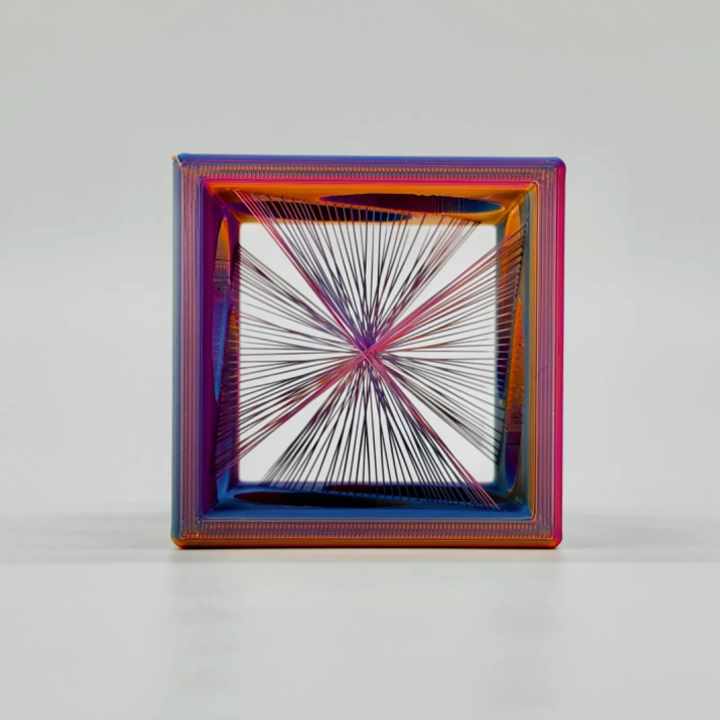 3D Printable Desktop Cube String Art by ENIQUE3D