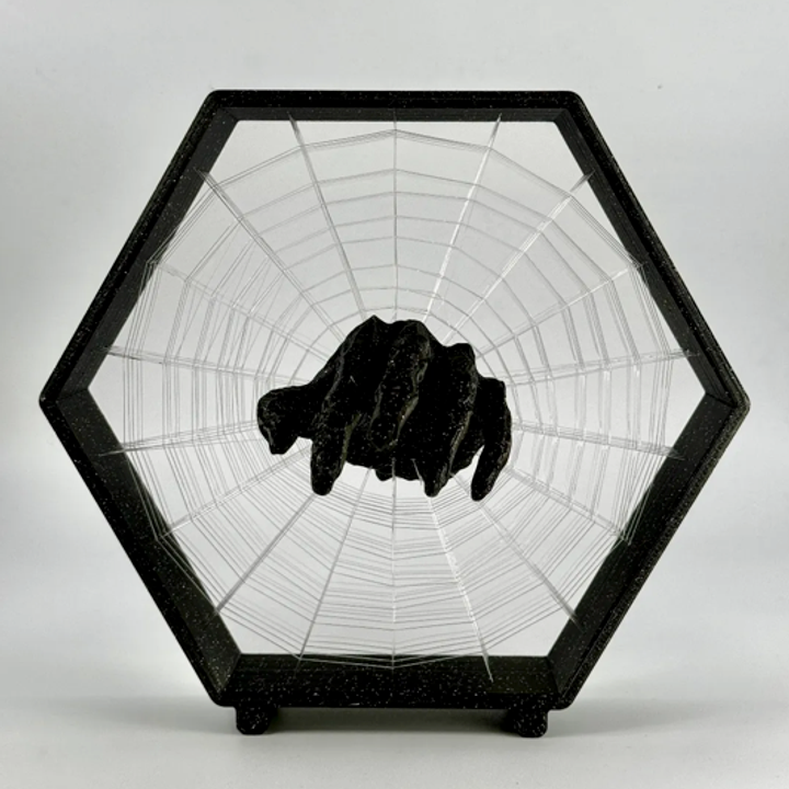 3D Printable Monster hand in cobweb string art by ENIQUE3D